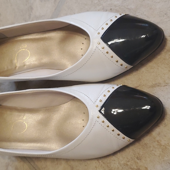 Selby | Shoes | Selby Comfort Flex Gabby White Black Gold 2 Inch Heels ...